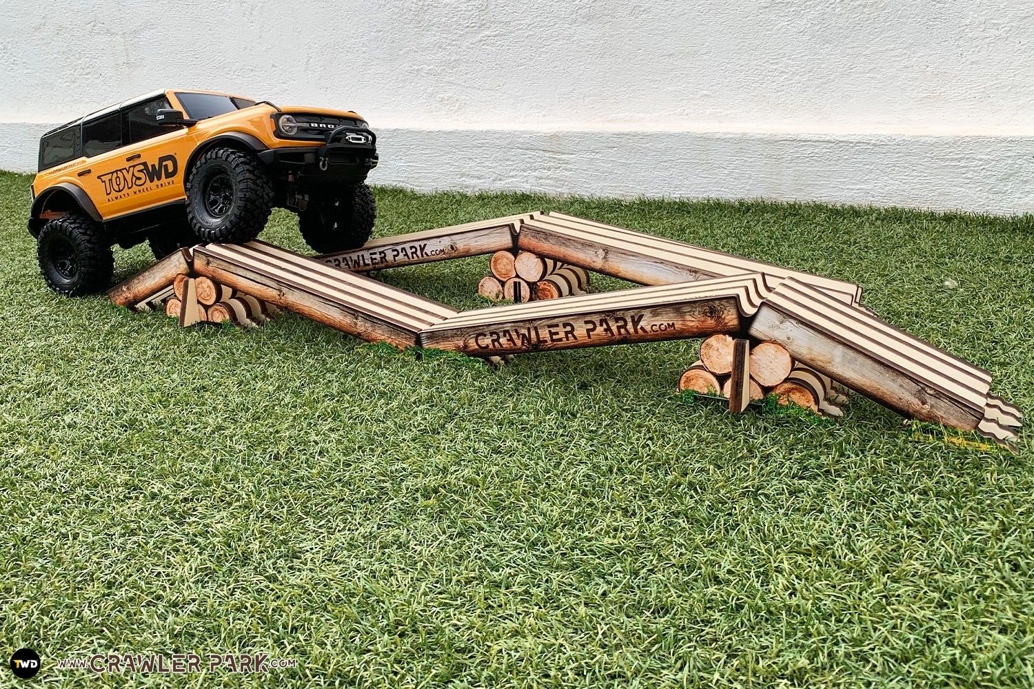 Axes Crossing obstacle RC Crawler park 1/10