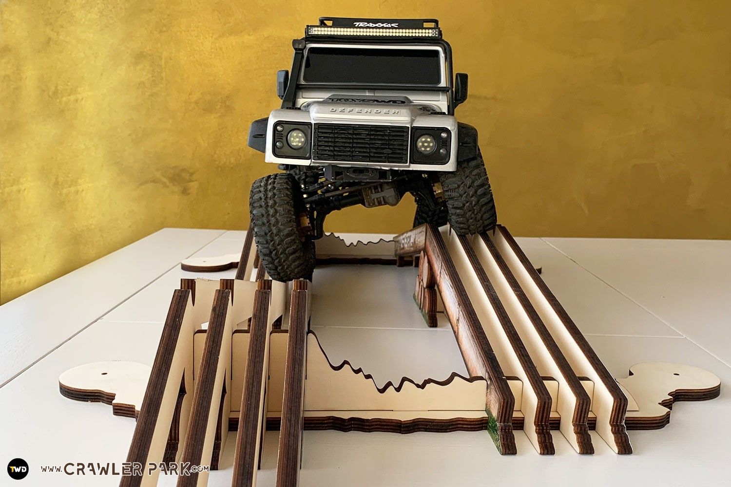 Axes Crossing obstacle RC Crawler park 1/10